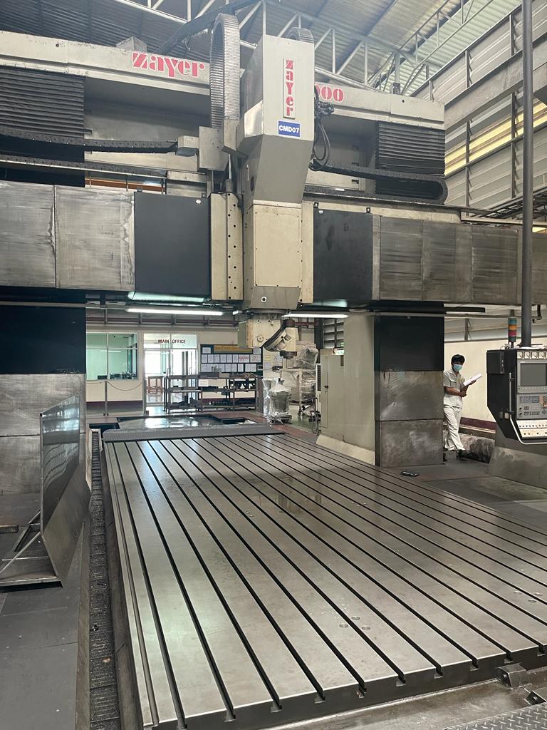 CNC Double Column 5 AXIS Simultaneous Urgent sale and very good working ...